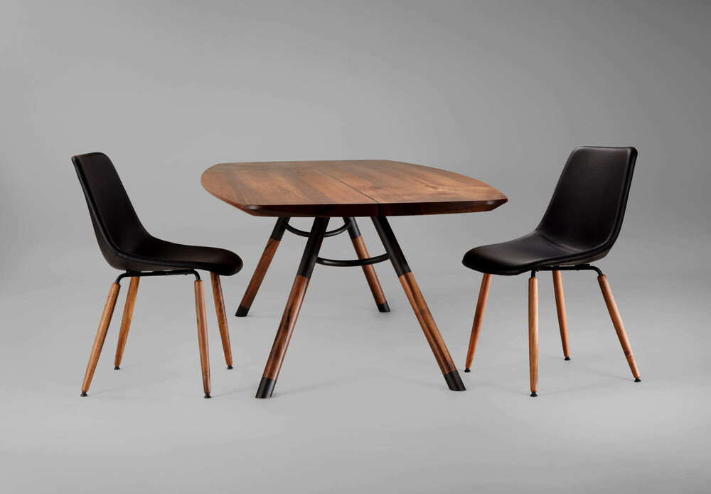 Holztisch aus zwei un­ver­leim­ten Bret­tern | DONAR | solid. : Solid Tisch