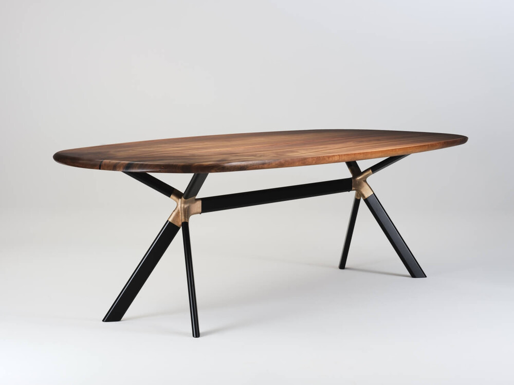 Holztisch aus zwei ganzen Bretter | ovale Tischform | solid. : Solid Tisch